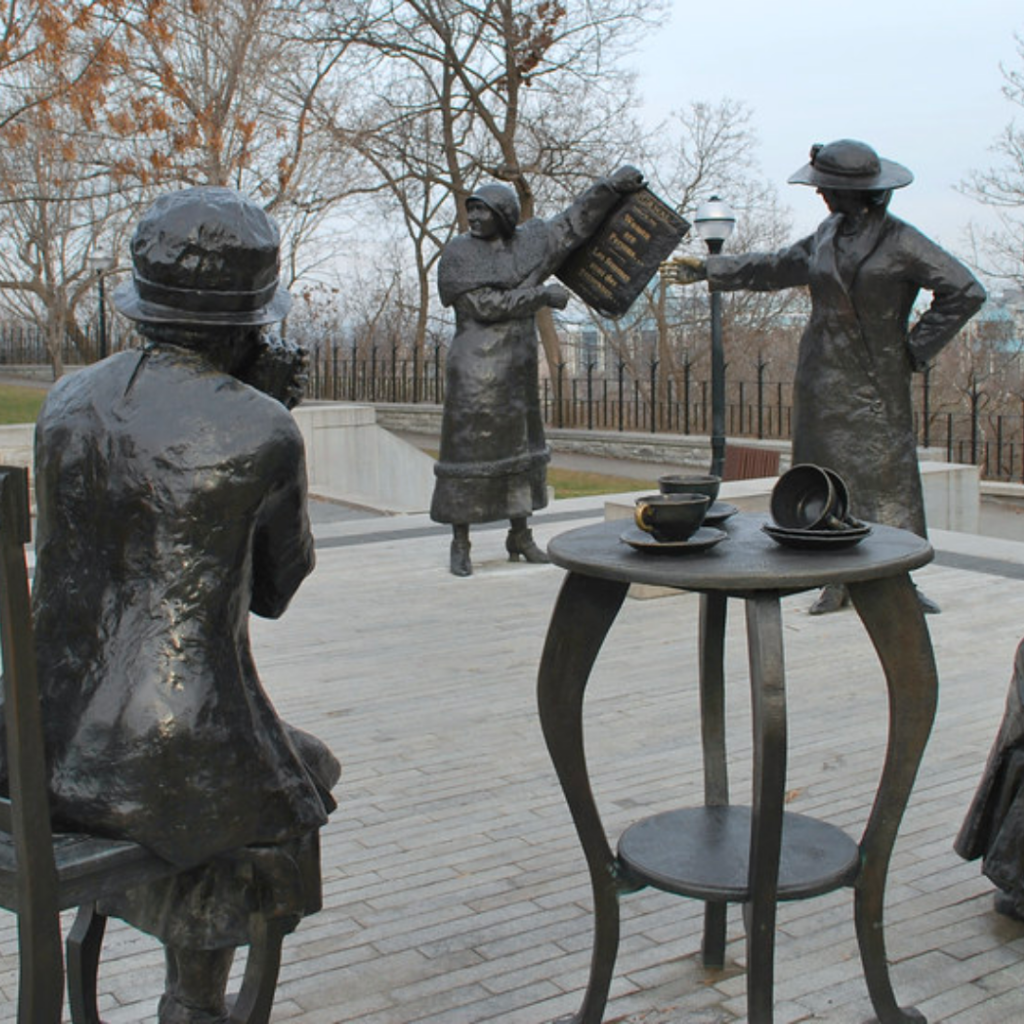 3 Easy Ideas for Teaching Theme - Chocolate Covered Classroom Creations